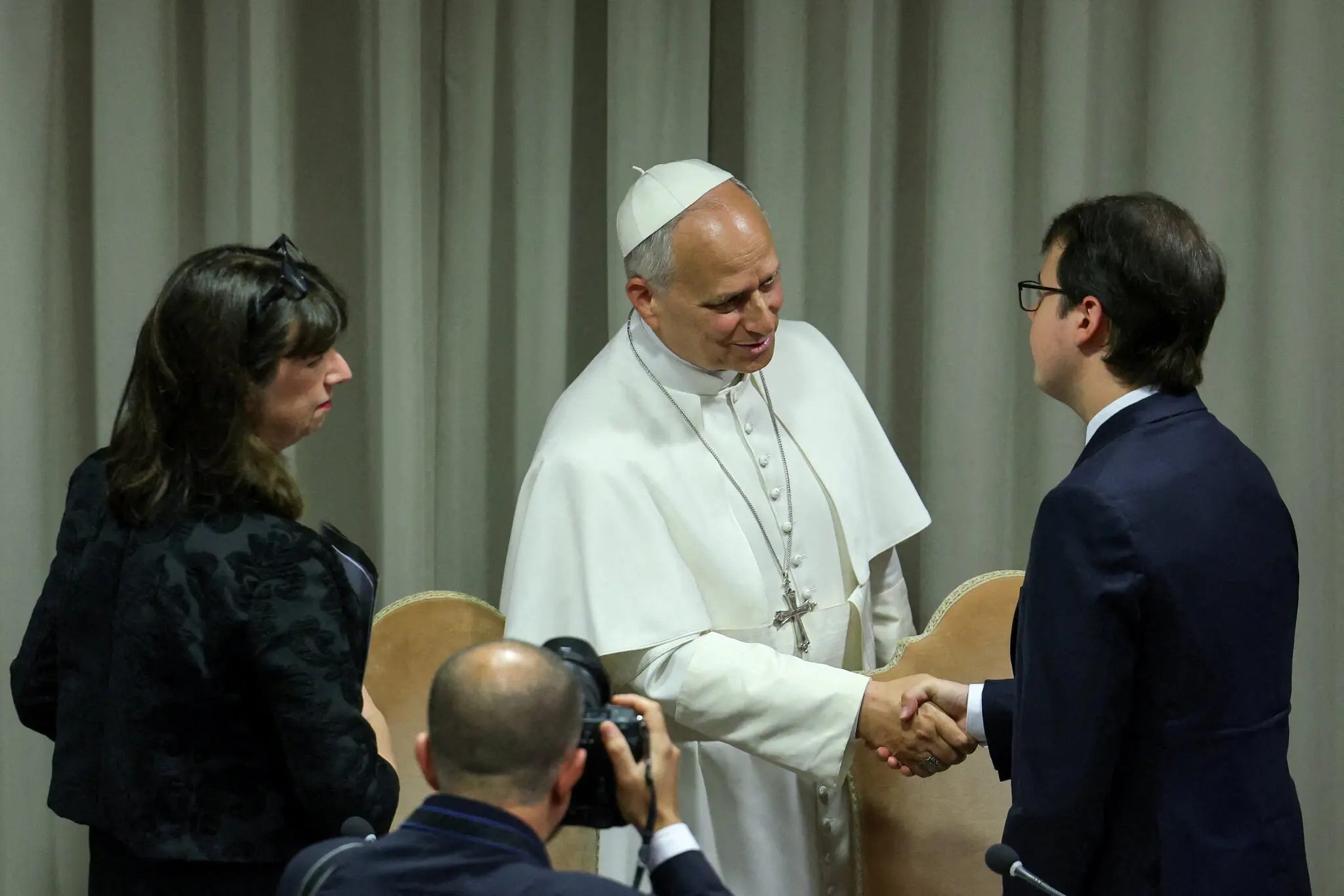To understand Pope Leo’s efforts on A.I., look at the man shaking his ...
